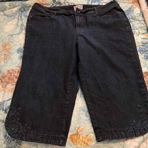 Just My Size | Jeans | Subtly Embroidered Denim Capris | Poshmark